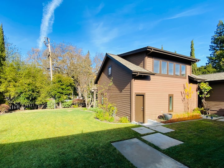 Serene Studio In Emerald Hills - San Carlos
