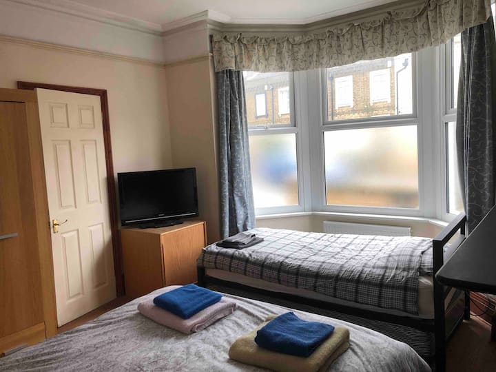One Great Value Bedroom - Peterborough