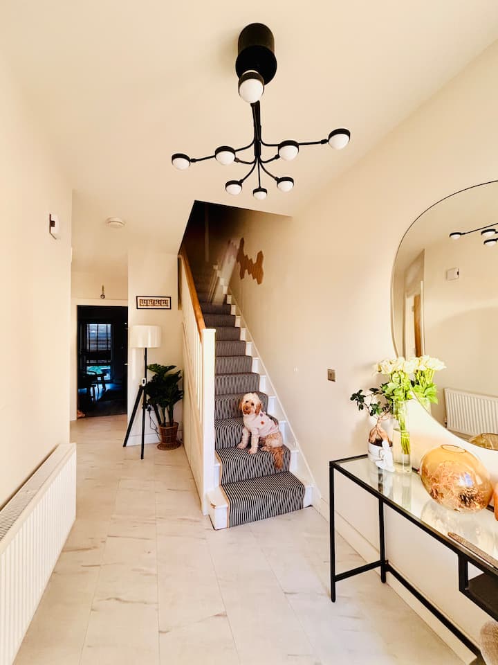 Spacious En-suite Private Room, Direct City Luas - Dublín