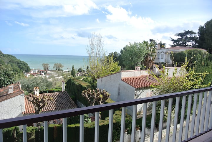 Tranquil Sea View Apartment -3mins Walk To Beach - Canet de Mar