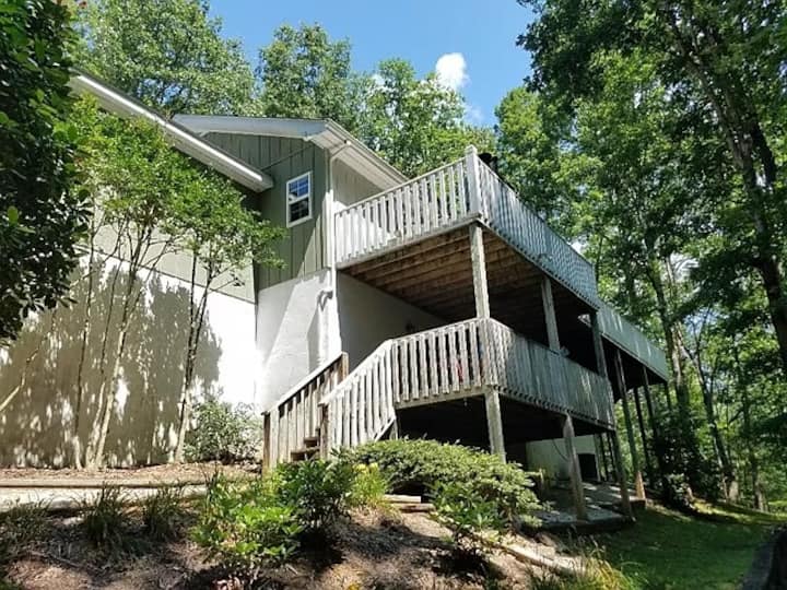 Fox Den Retreat - A Quiet Group Escape! - Robbinsville, NC