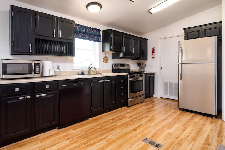 Klondike Cottage || 3 Bed 2 Bath - Valdez, AK