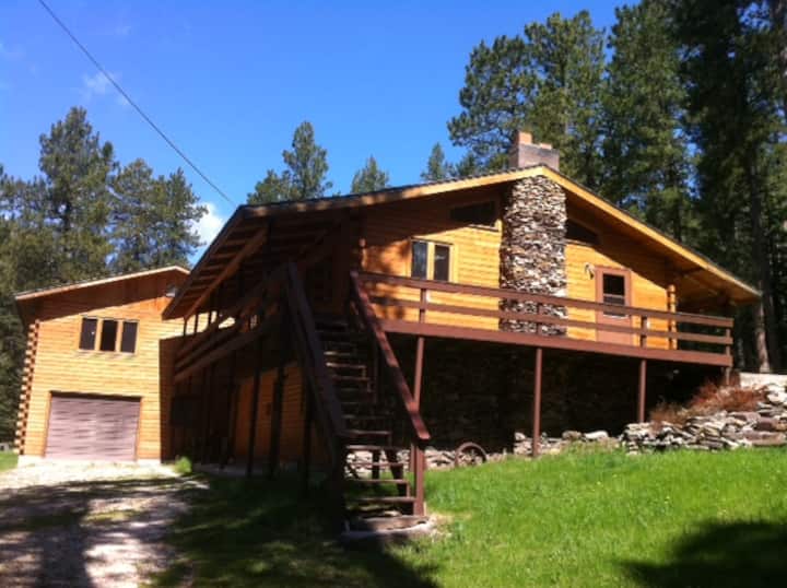 Hidden Timber Log Cabin-entire Home-sleeps 12+ - South Dakota