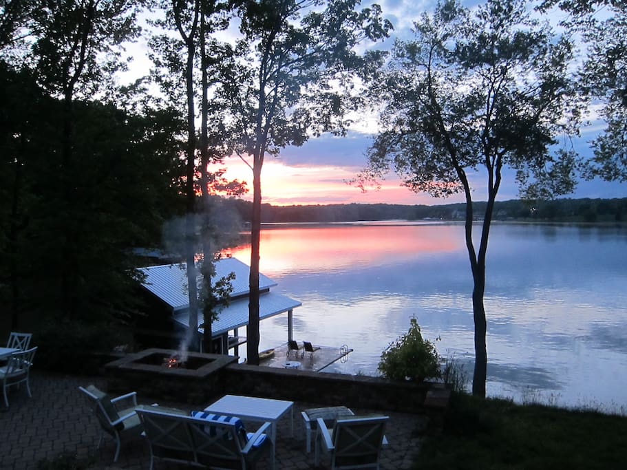 Expansive Water Captivating Sunset Views - Houses for Rent in Semora ...