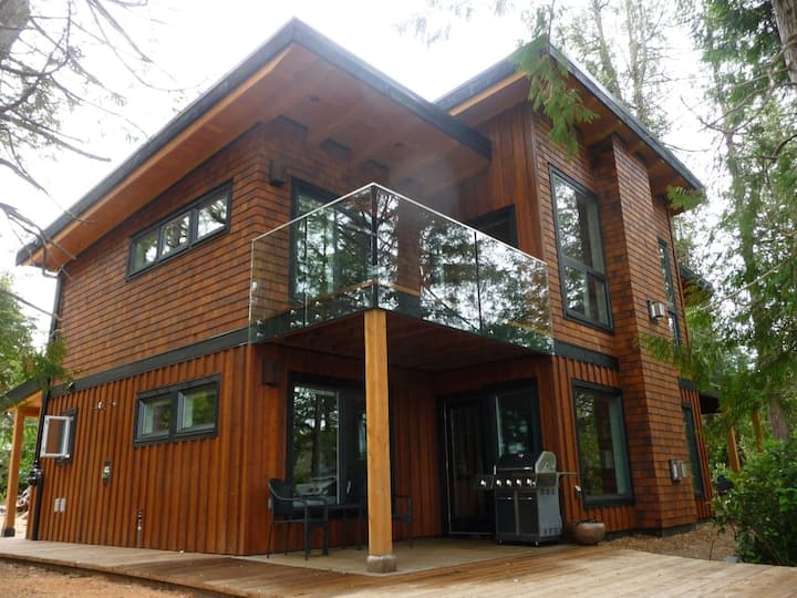 Bayview House, Tofino B.c. - Tofino