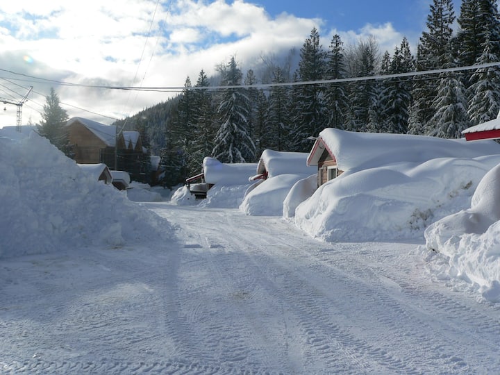 Ski In Rustic Cabin At The Base Of Red Mountain! - Rossland