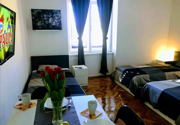 A2 Pula Center Studio Apartment (3 Beds) - Pula