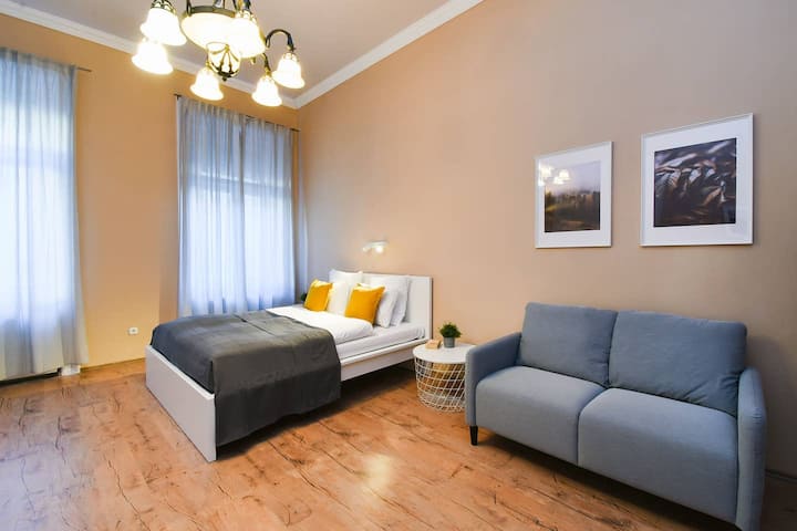 Very Central, Very Spacious New Home - Budapest