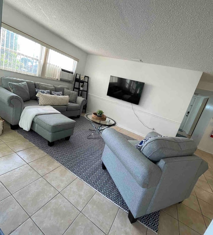 Charming One Bedroom Apartment - Cape Coral, FL