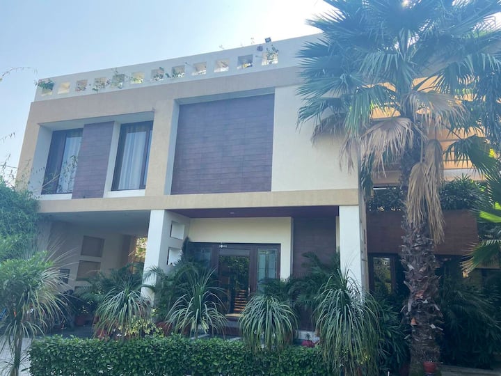 Grand Villa In Posh Locality’(fully Furnished ) -