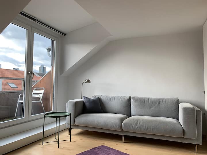 Fantastische 2zi Dg Whg Mit Loggia U. Skylineblick - Frankfurt