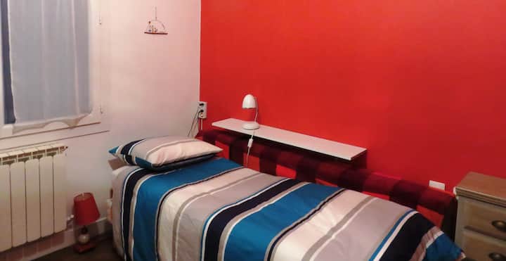Chambre Rouge Chez L’habitant (Service Minimum) - Saint-Palais-sur-Mer