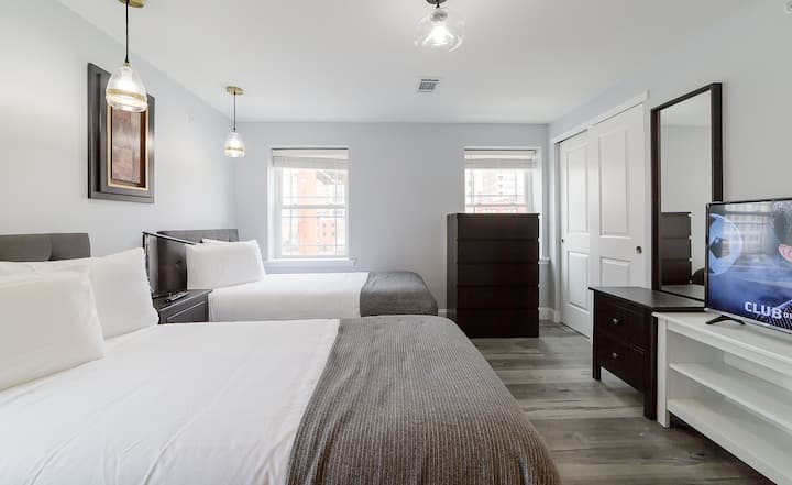 Newly Renovated Center City Luxury Comfort Home - Philadelphia, PA