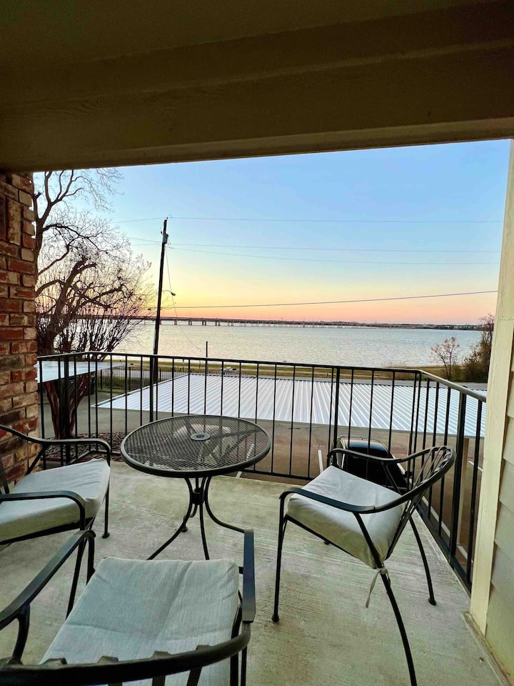 Lake Front Condo With 70 Tv - Garland, TX