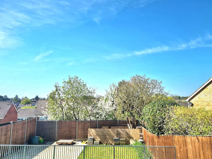 Amazing Ascot Suite With Private Bathroom - Maidenhead