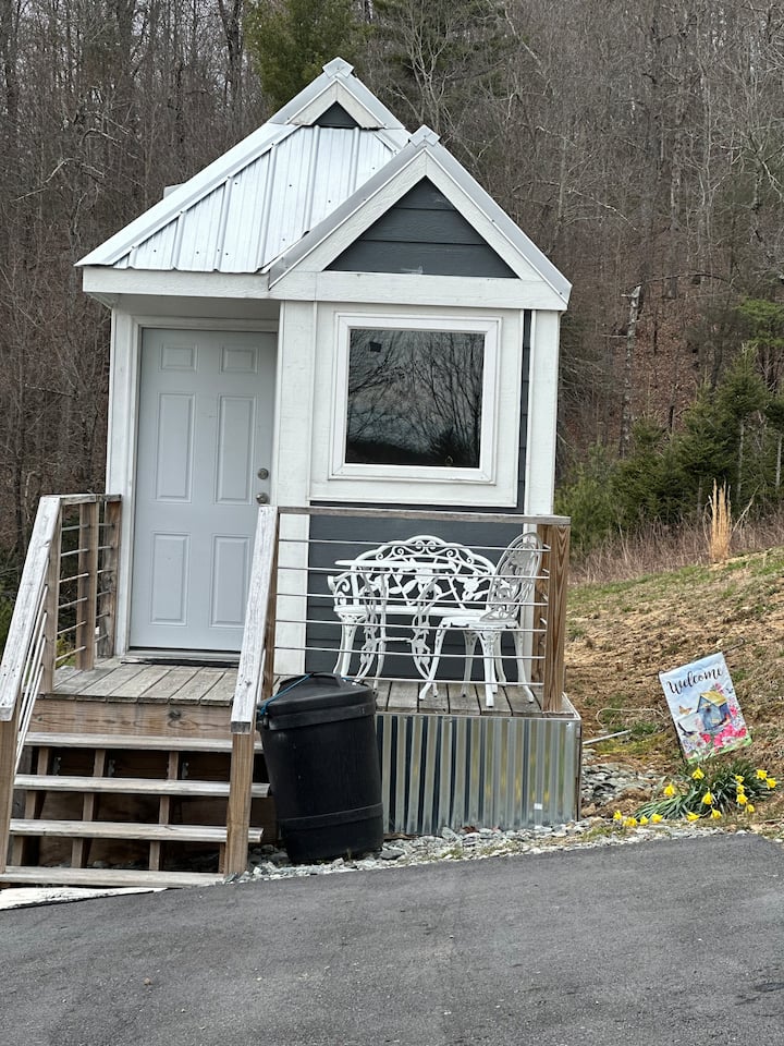 Summertime Location, Hike,views, Tiny Home!  Cozy - Boone, NC