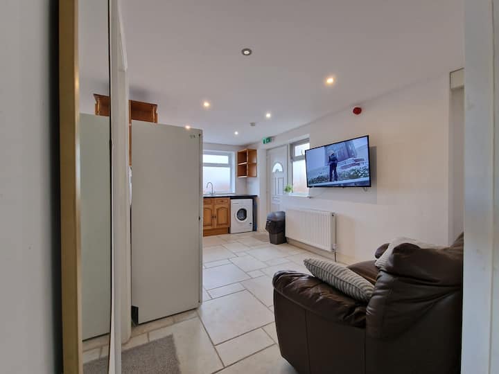 Nice Entire 2-ensuite Double-bedroom House - Coventry