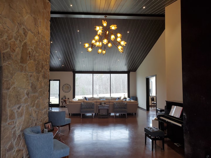 5 Minutes To Vt Sleeps 13-15, Pool & 110acres - Blacksburg, VA