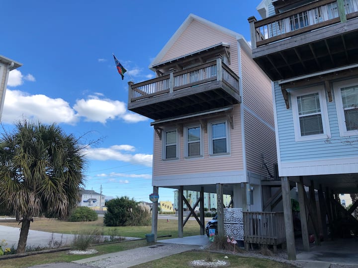 “Island Girl” Family Beach Vacation Home - Surf City, NC