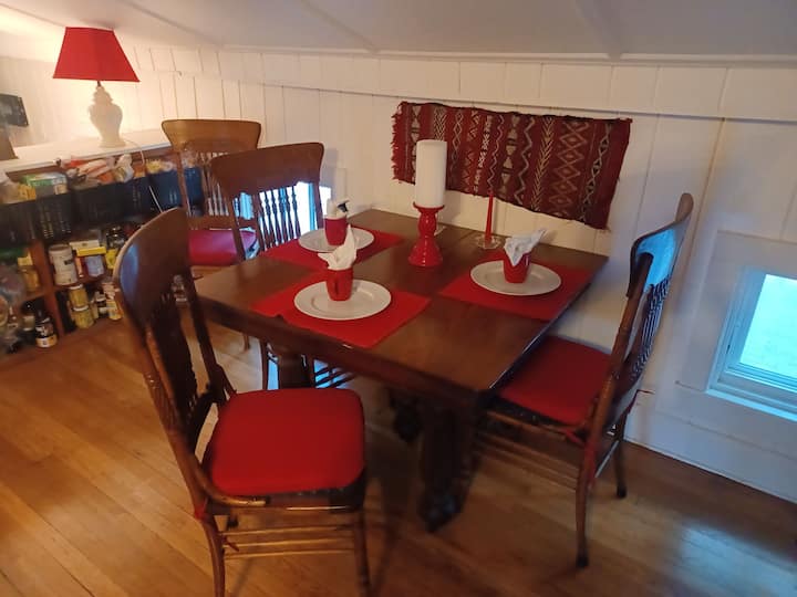 New,cozy Bed & Bath Only, Village Lenox Location! - Stockbridge, MA