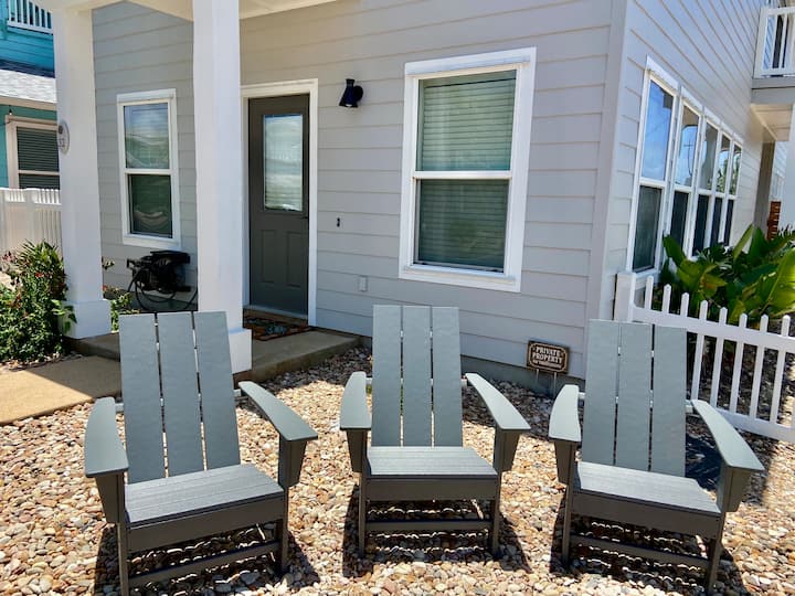 Beach House 2 Pools,garage, Golfcart Zone, 11th St - Port Aransas, TX