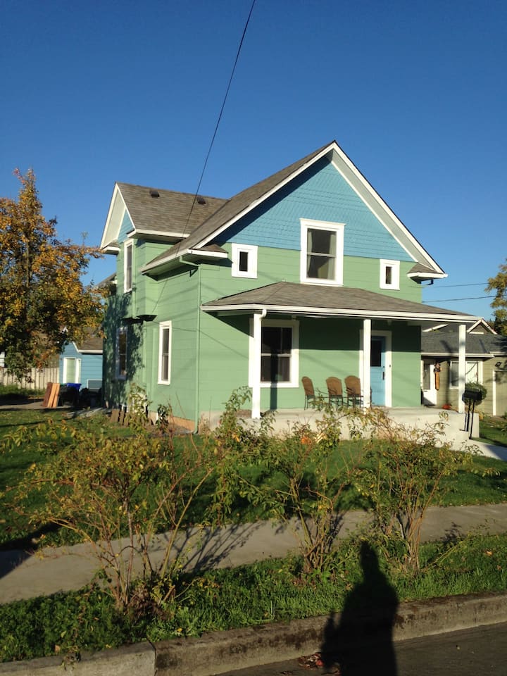 Enjoy An Old Farmhouse In A Quiet Neighborhood - Portland, OR