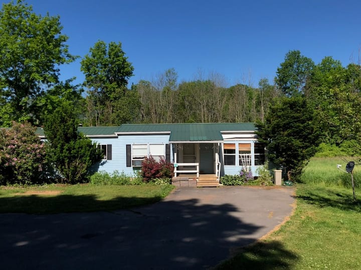 Quiet Verdant Vacation - Catskill, NY