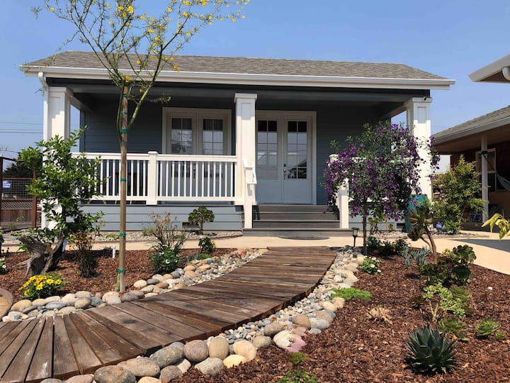 Sunny Santa Cruz Bungalow - Santa Cruz, CA