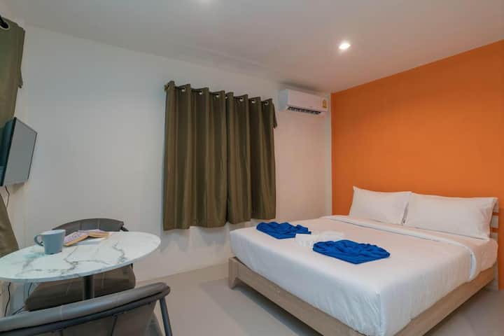 # 205 Standard Queen Room, S/l Term Stay In Patong - Patong Beach