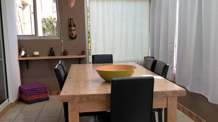 Maison Avec Jolie Terrasse Ombragée Et Jardin - Cadenet