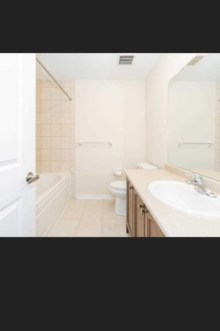 1-bedroom In A 3 Bhk Townhouse - Brantford