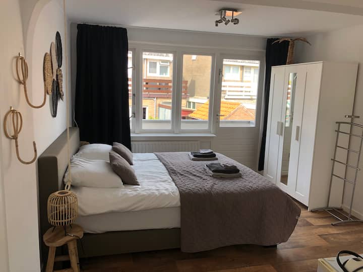 Charming Beach Suite With Private Balcony - Zandvoort