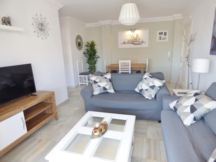 Modern Benalmadena Beach Apartment - Benalmádena