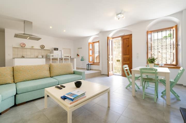 R 509   Villa Lucas With Air Con Maid Service - Lindos