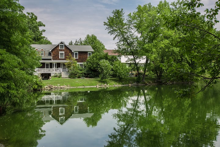2 Bedroom Suite Plus Living Room On 20 Acres - Greenwood Lake, NY