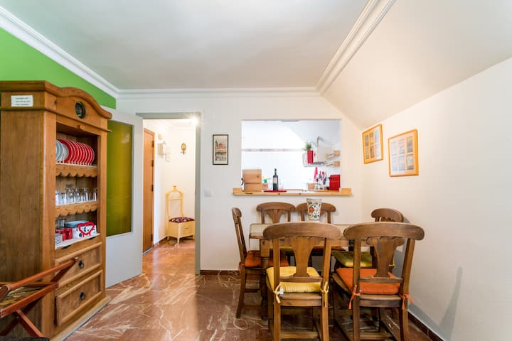 Atico Victoria   
Confort Y Color...
Vft/se/03281 - Sevilla, España