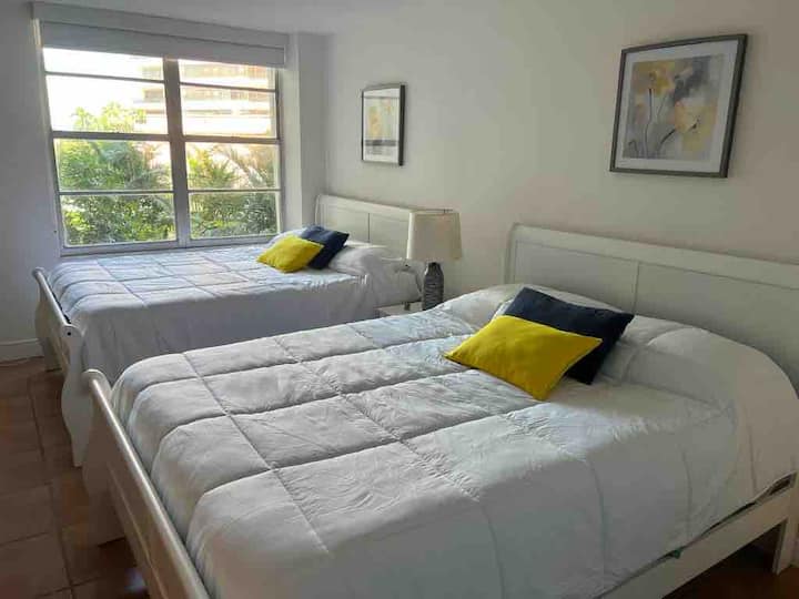 1 Bed 1,5 Bath First Line Of Beach - Miami Beach