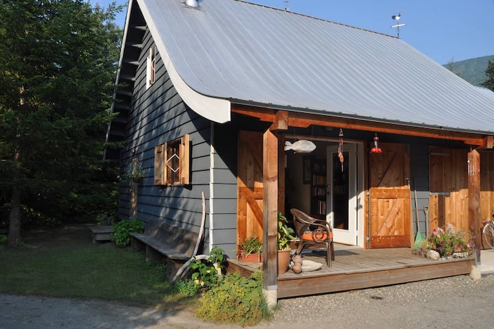Hide Out At The Foot Of Monashees - British Columbia