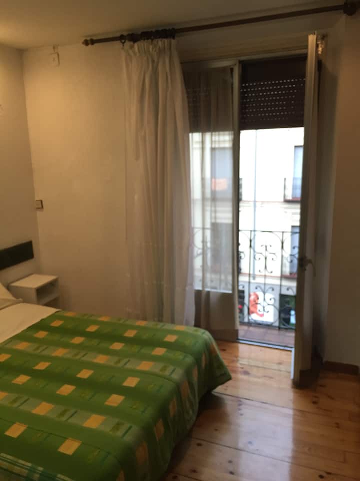 Hostal Céntrico Con Balcón Y Baño Privado Acogedor - León