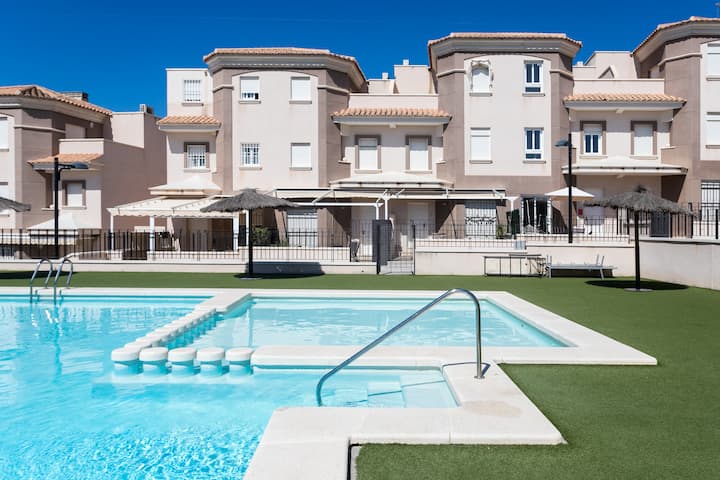 Bungalow Nuevo En Tranquila Urbanización Privada. - Santa Pola