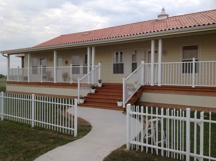 Luxury Vastu Quiet "Turn Key" Home - Lake Darling State Park