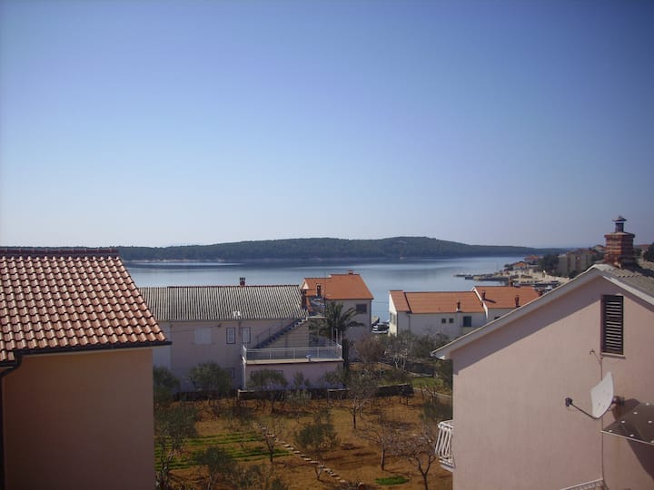 Apartments Near Sea In Barbat, Rab - Lun