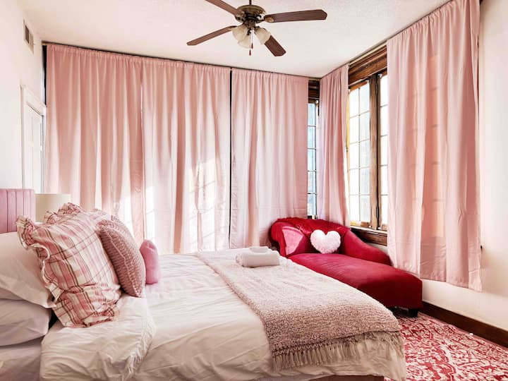 Valentine Suite | 1bd/1ba Apt In The Rose Inn - Mesker Park Zoo, Evansville