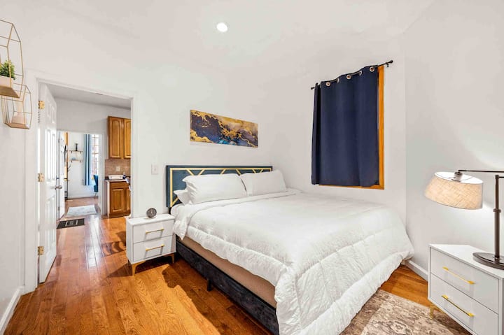 Charming Home In Heart Of City! W/ King Size Bed! - Philadelphia, PA