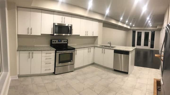 2 Bdrm Unfurnished Home Near University Of Guelphh - 貴湖