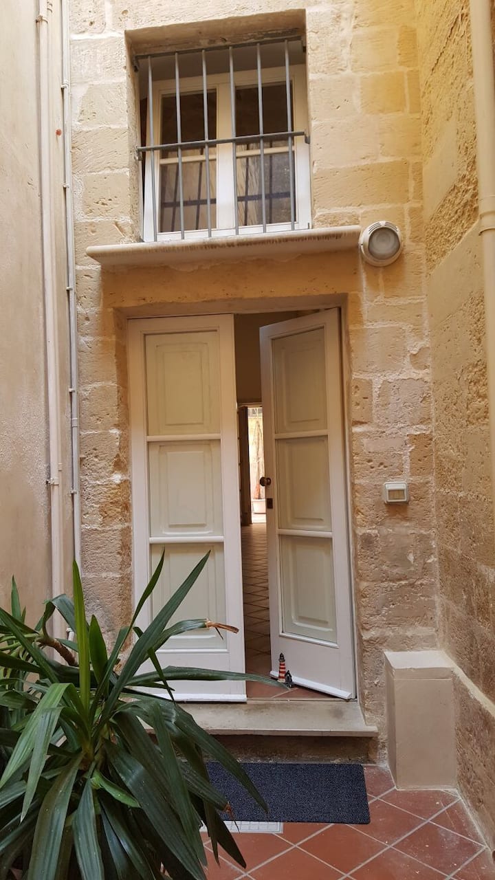 Alda’s House: Charming Home With Private Courtyard - Lecce