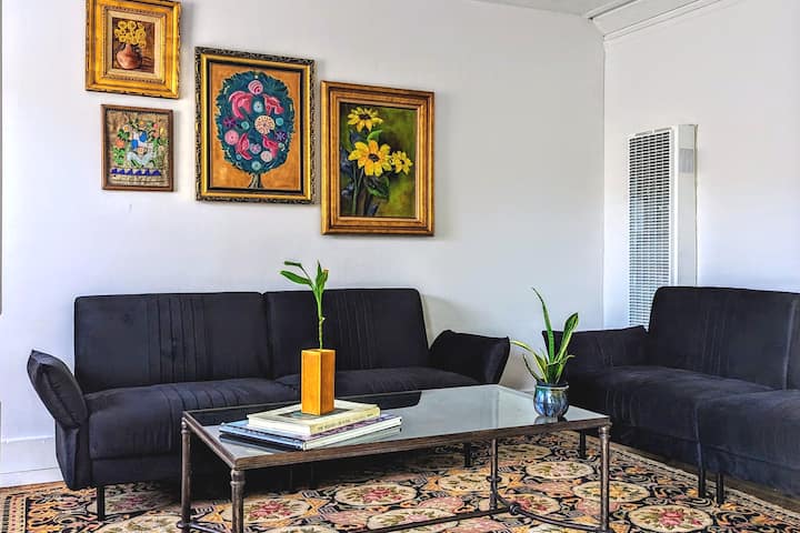 Vintage Beach Loft – Sleeps 8 • Walk To Bars & Fun - Carson, CA