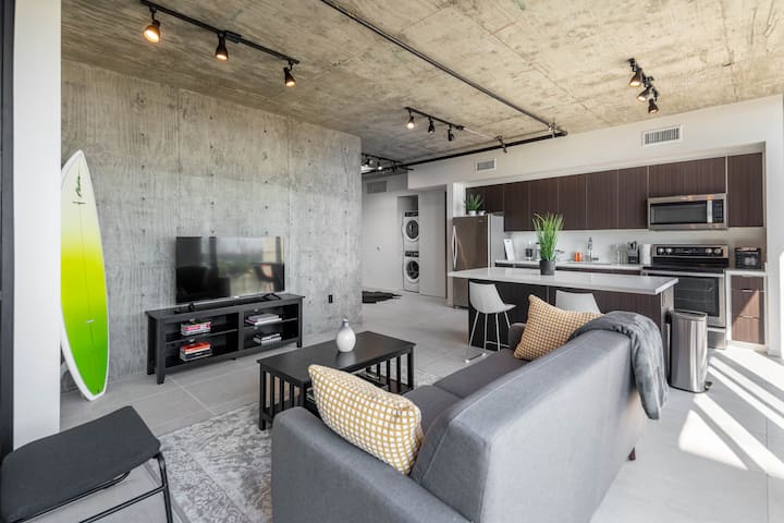 ★Lux Designer Penthouse | Balcony W/ Stunning View - Allied Gardens - San Diego
