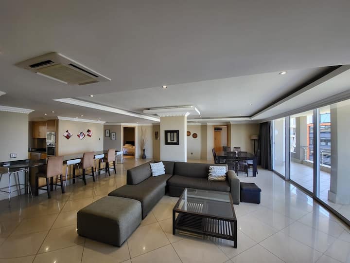 Airy, Spacious Unit For Family. - Durban