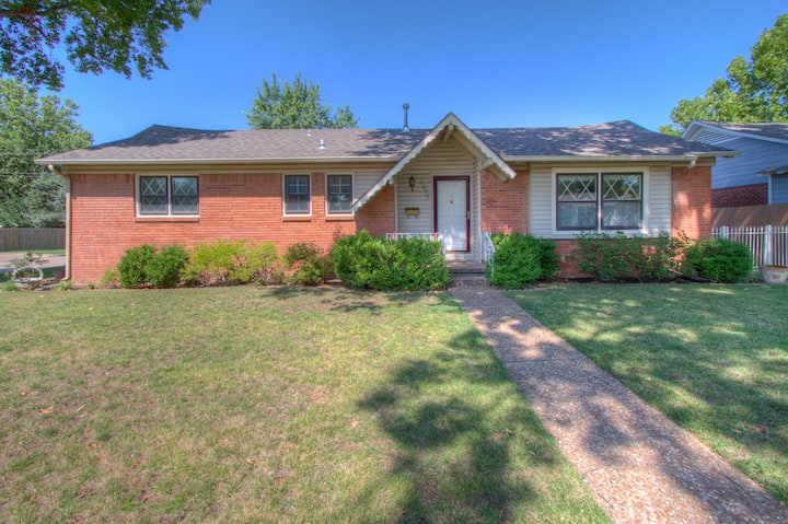 Mid-century Dreamhouse In Holliday Hills - Tulsa, OK